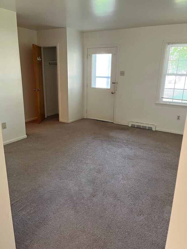 1302 Midland Beaver Rd, Industry, PA 15052 - Townhouse for Rent in ...