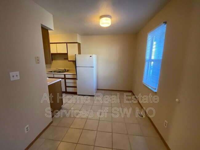750 S Campbell Ave Unit Apt E, Springfield, MO 65806 - Condo for Rent ...