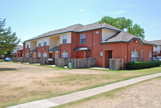 The Hamptons At Lakewest Apartments - Dallas, TX | Apartments.com