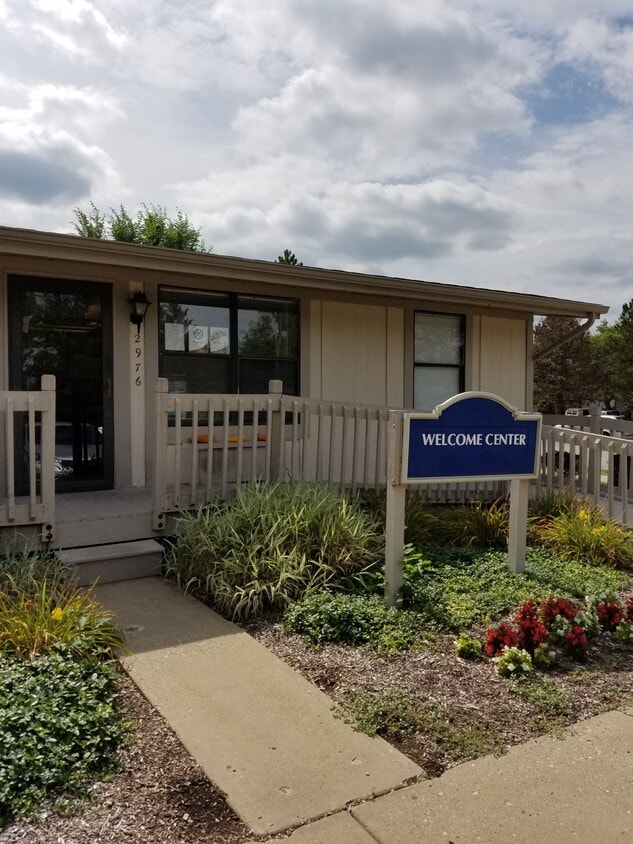 Carleton Court - 2976 Cascade Dr Ann Arbor, MI 48104 | Apartments.com