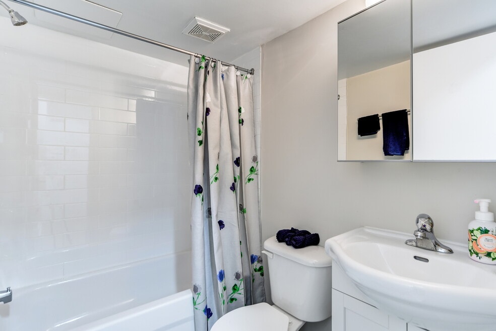 Apartments for Rent Near École Reach (Reach - Queen) - Saint-Lambert ...