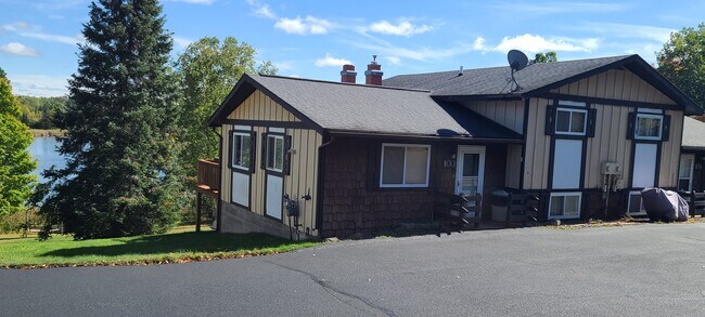 Apartments for Rent with a Balcony in Springstead WI