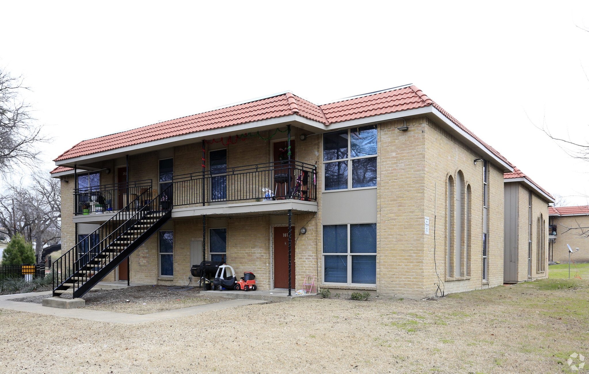 Casa Pacifica Apartments - 7777 E R L Thornton Fwy Dallas, TX 75228 ...