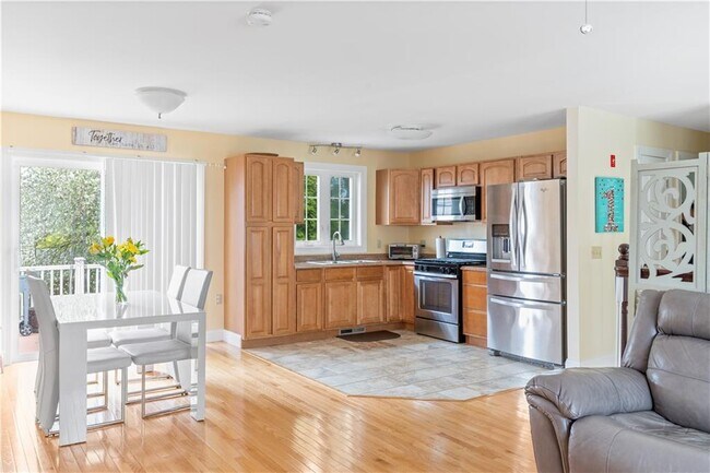 45 Oakwood Ave, Providence, RI 02909 - House Rental in Providence, RI ...