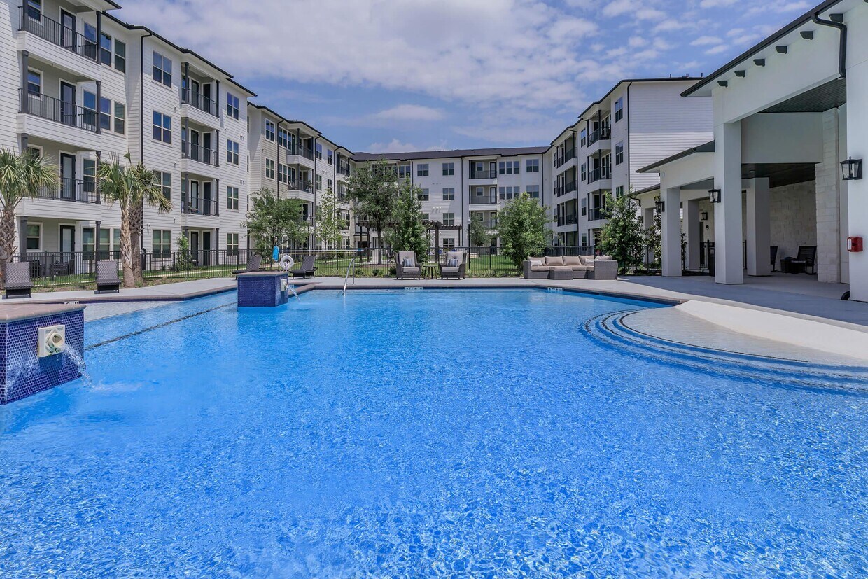 Ivy Point Cinco Ranch - Apartments in Katy, TX | Apartments.com
