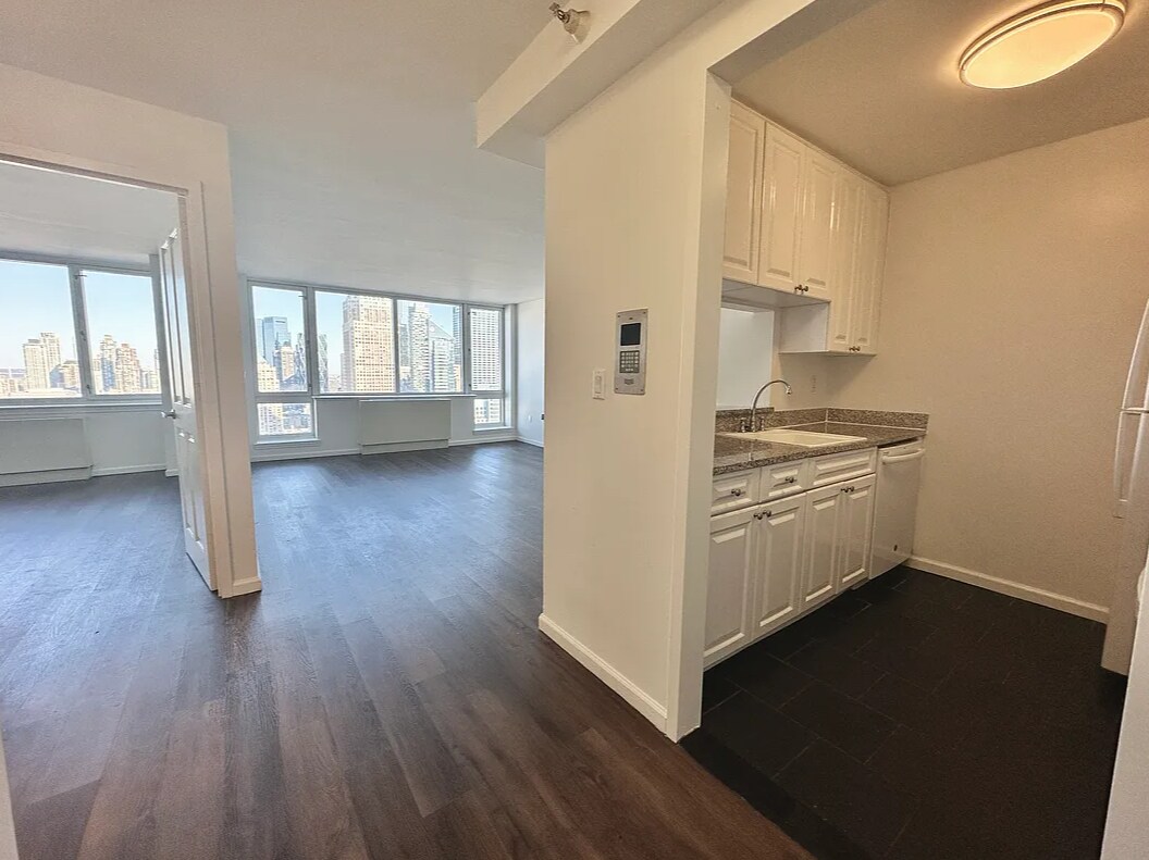 413 W 43rd St, New York, NY 10036 - Apartments in New York, NY ...