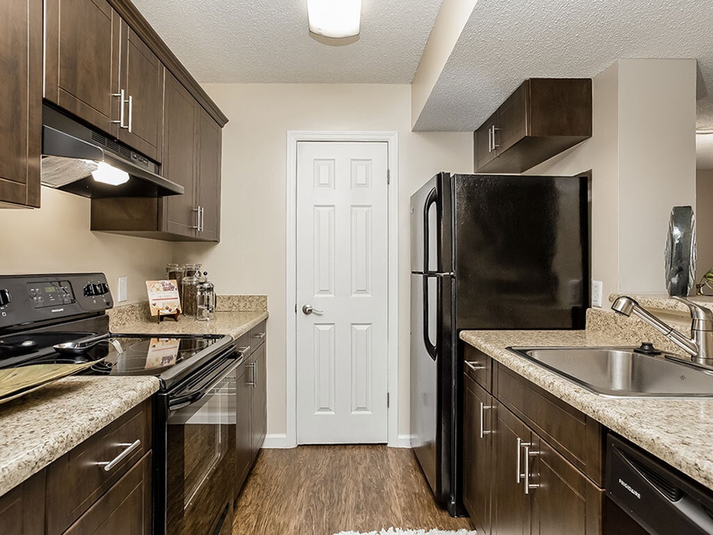 Tuscany Pointe at Somerset Place Apartment Homes - 23126 Post Gardens ...