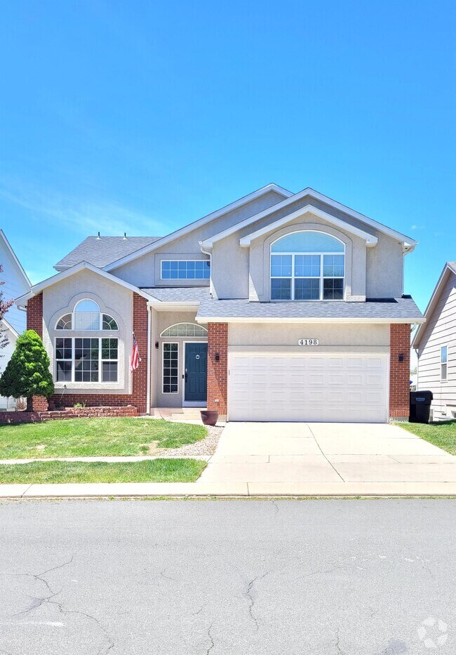 The Knolls at Springs Ranch Apartments for Rent with a Yard - Colorado ...