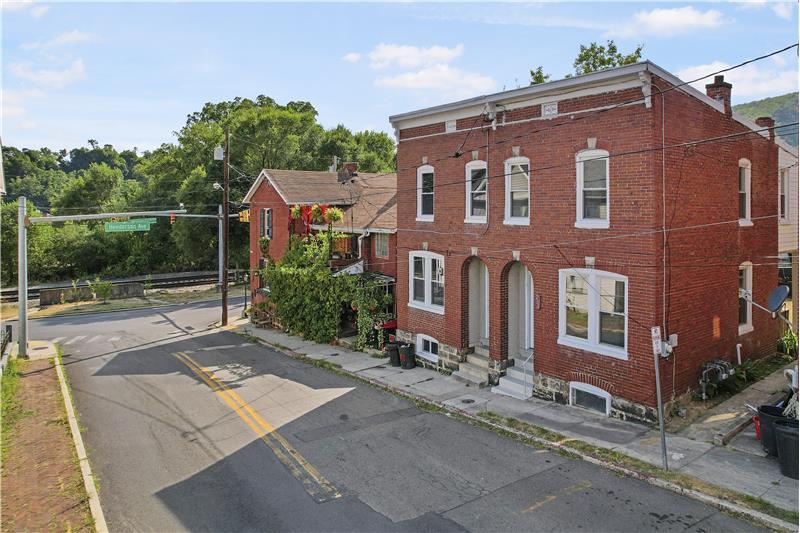 206 Pear St, Cumberland, MD 21502 - Townhome Rentals in Cumberland MD ...