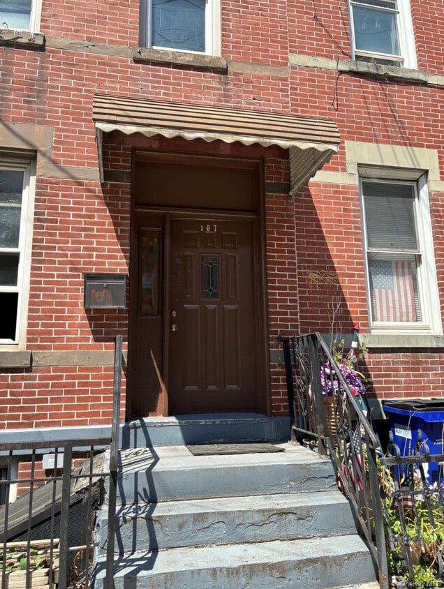 107 Beadel St Unit 1st Floor, Brooklyn, NY 11222 - Room for Rent in ...