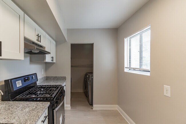 Fox Glen Apartments - 5902 Cross Country Blvd Baltimore, MD ...