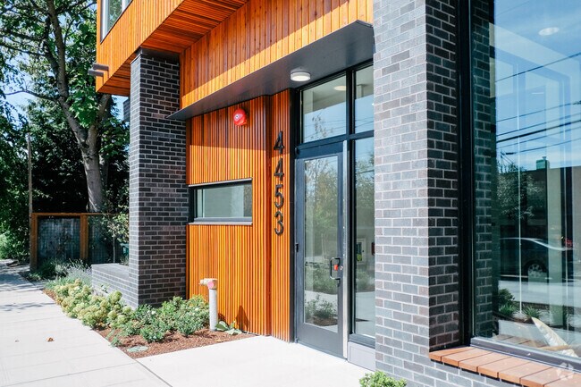 Motor Line Apartments for Rent with Hardwood Floors - Seattle, WA - 30 ...