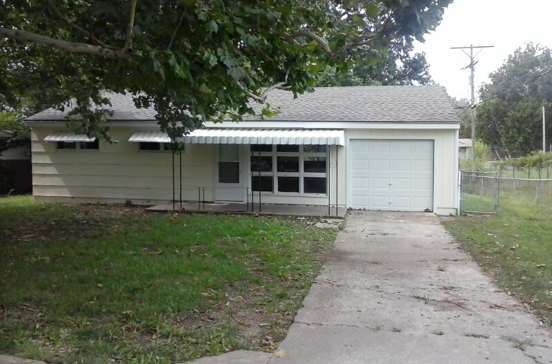 3301 SE Emerson St, Topeka, KS 66605 - House Rental in Topeka, KS ...