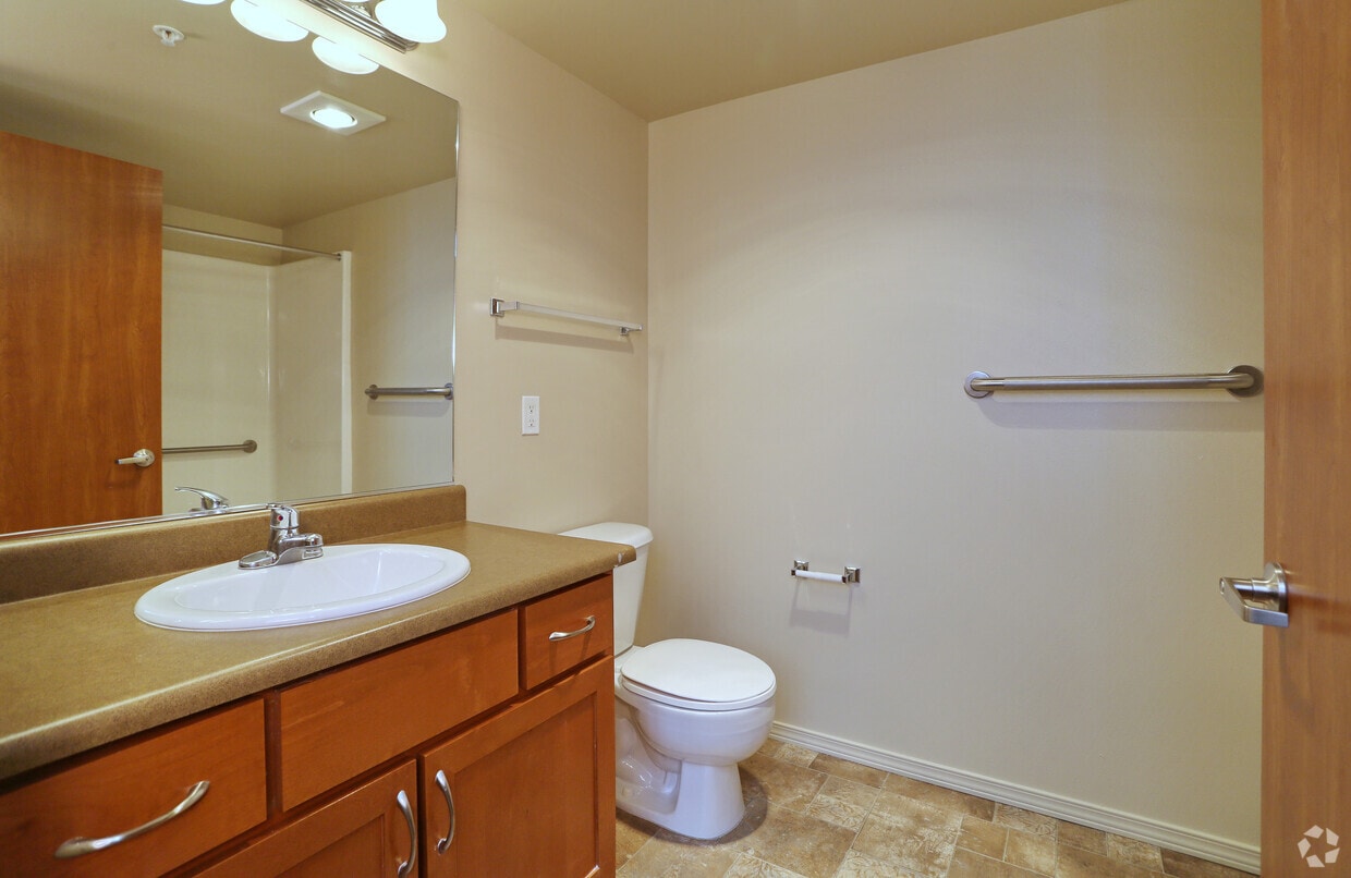 The Blakely at Echo Lake - 1140 N 192nd St Shoreline, WA 98133 ...