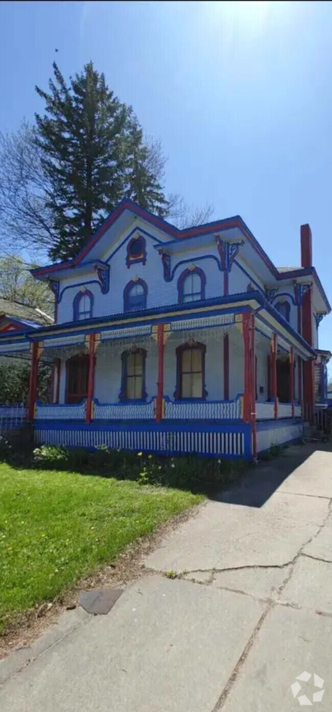 New Apartments for Rent with a Swimming Pool in Duane NY