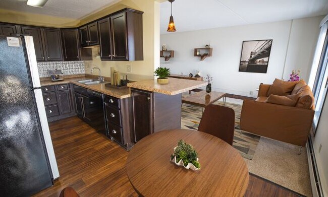 Tree Tops Apartments - Apartments in Minneapolis, MN | Apartments.com