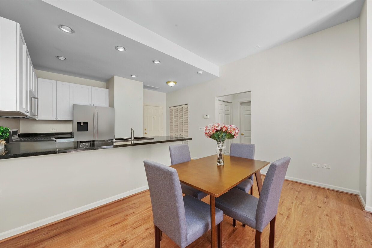 245 W Scott St Unit 1, Chicago, IL 60610 - 245 W Scott St Chicago, IL ...