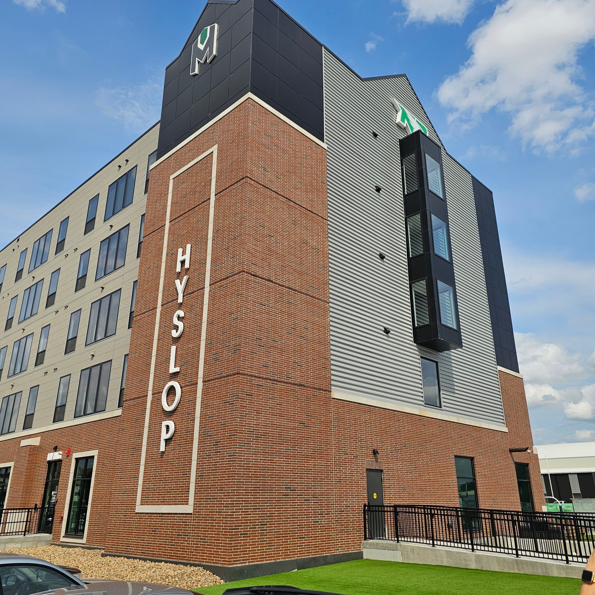 Hyslop at Memorial Village - 2625 Red Jarrett Way Grand Forks, ND 58203 ...