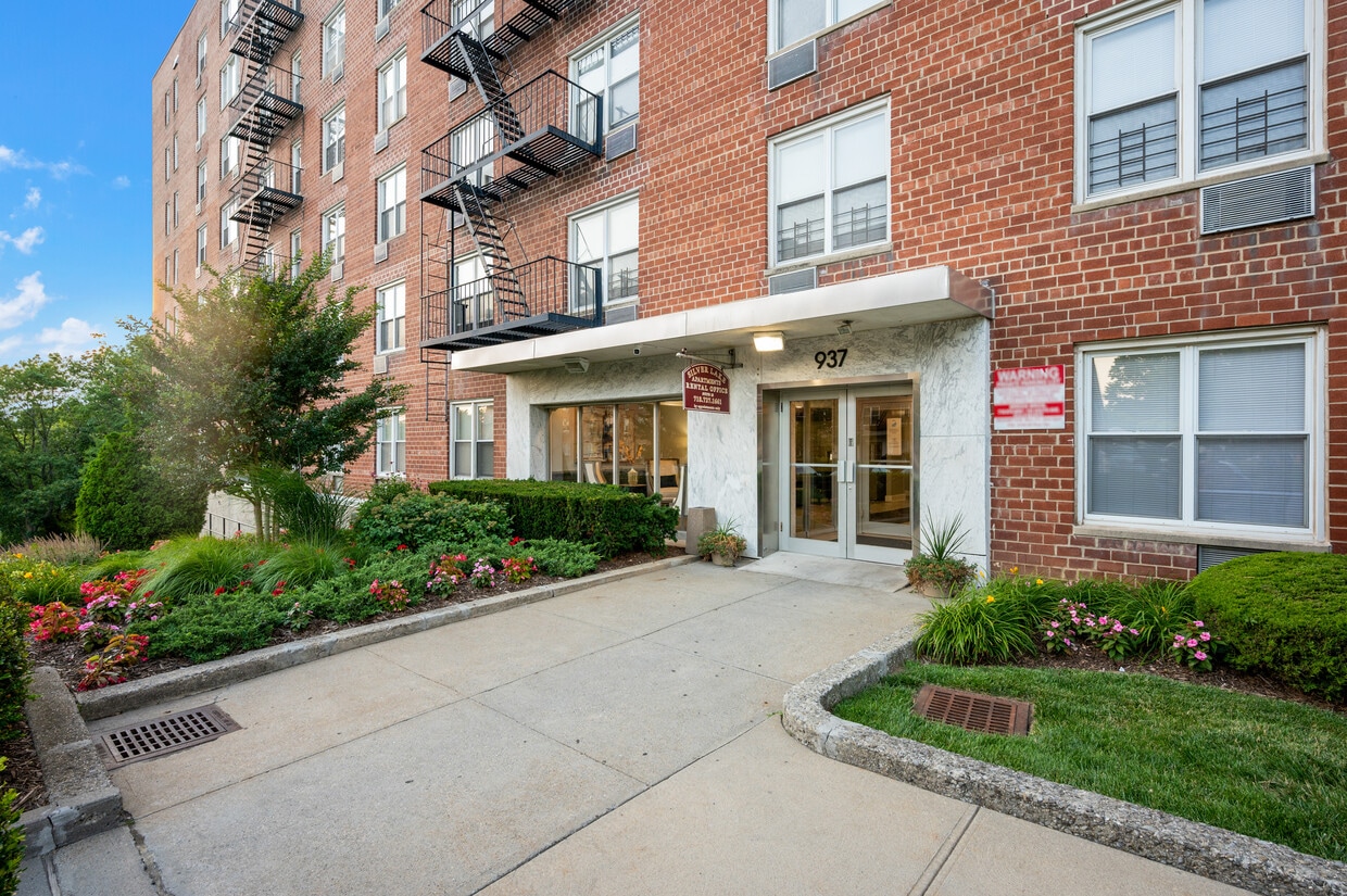 Silver Lake Apartments - 937 Victory Blvd Staten Island, NY 10301 ...