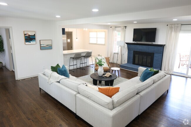 Westview Apartments for Rent with a Yard - Atlanta, GA - 1 Rentals ...