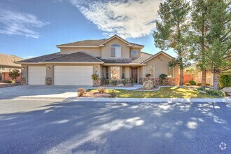 Desert Sands at Painted Desert Apartments for Rent with a Garage ...