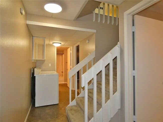 Apartments for Rent with a Swimming Pool in Pella IA