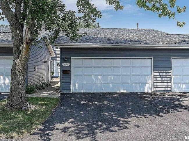Apartments for Rent with Garages in Cedar Tree Village | Apartments.com