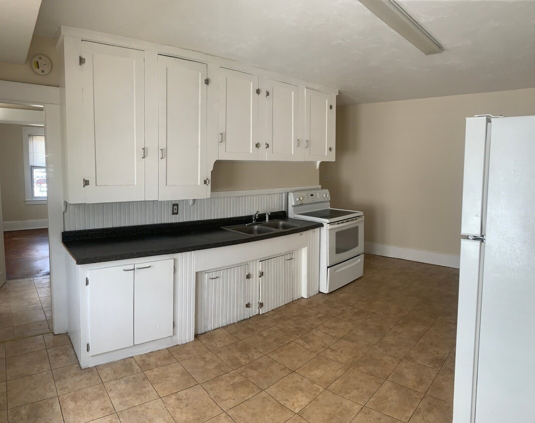 2 N Main St Unit 2L, Webster, MA 01570 | Apartments.com