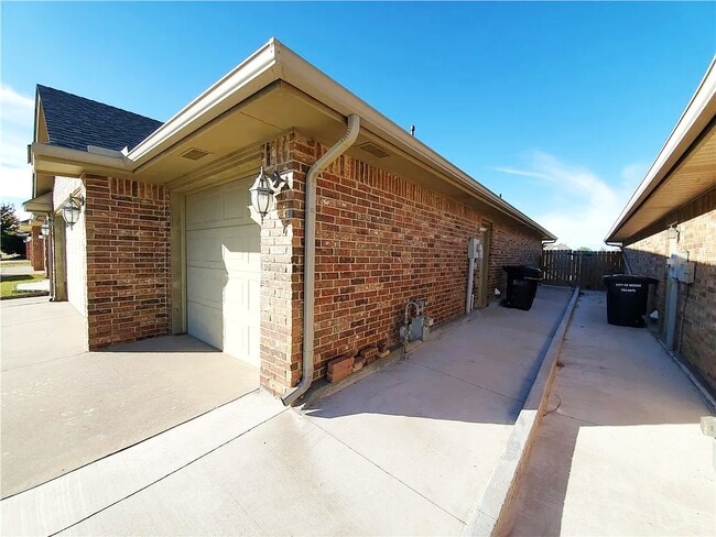 1713 SW 32nd St, Moore, OK 73160 - House Rental in Moore, OK ...
