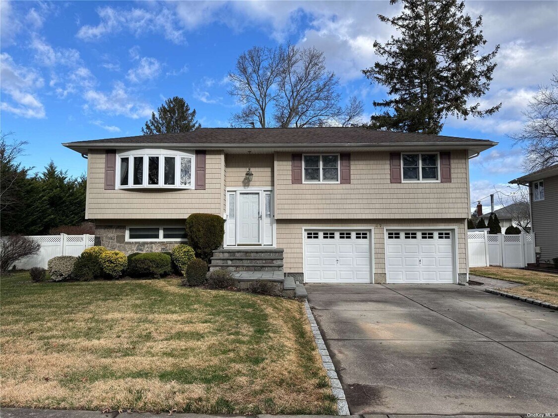 37 Barry Ln S, Old Bethpage, NY 11804 - House Rental in Old Bethpage ...
