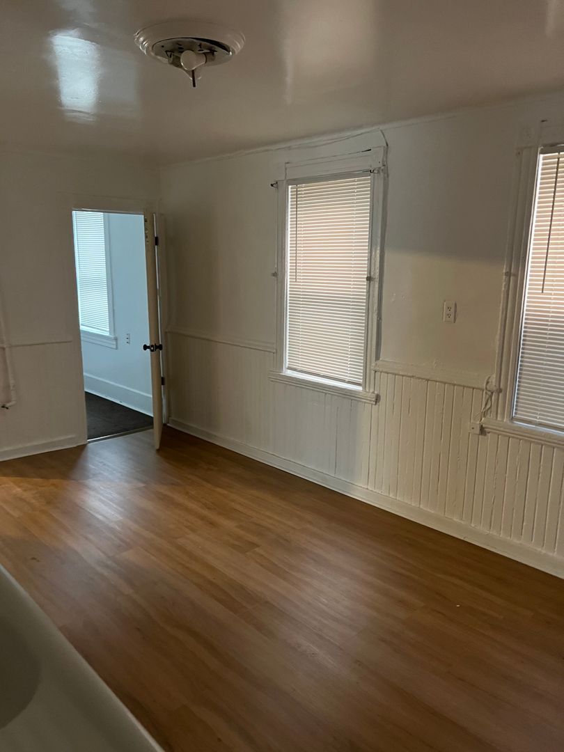 2415 S 16Th St Unit 2415 (Lower), Milwaukee, WI 53215 - Room for Rent ...