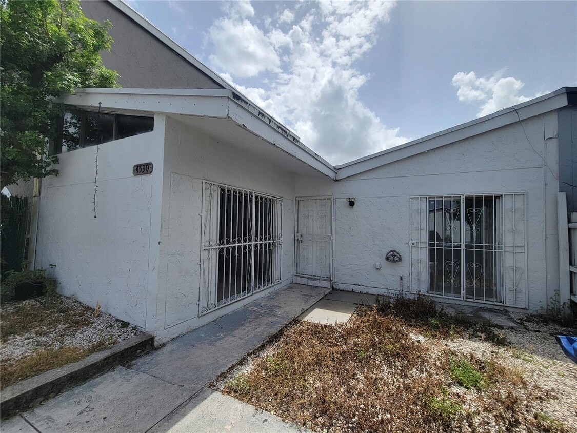 4530 NW 185th St, Miami Gardens, FL 33055 - Townhome Rentals in Miami ...