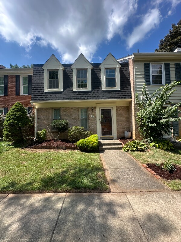 Burke Station Square Pet Friendly Townhouses for Rent - Burke, VA