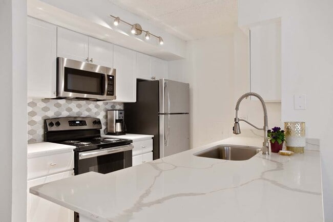 Capri on Camelback - Apartments in Phoenix, AZ | Apartments.com