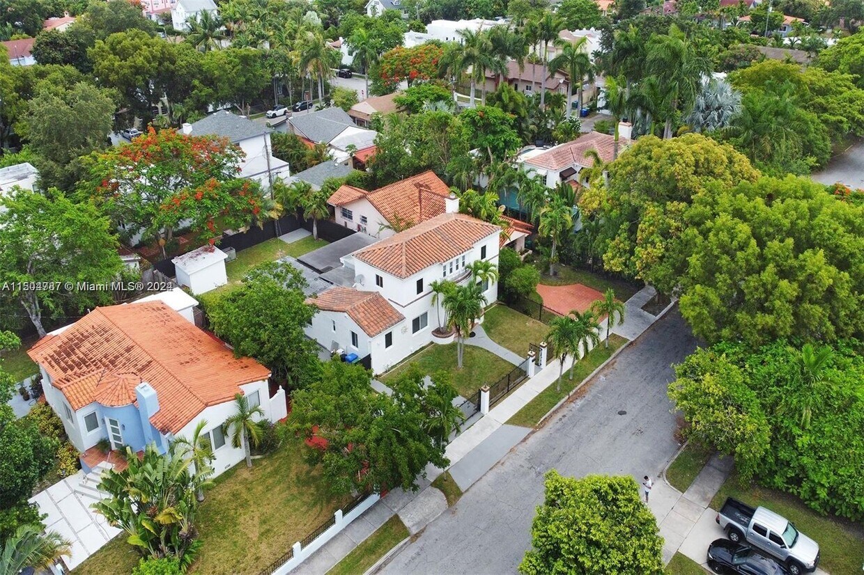 1525 SW 12Th St, Miami, FL 33135 - Room for Rent in Miami, FL ...