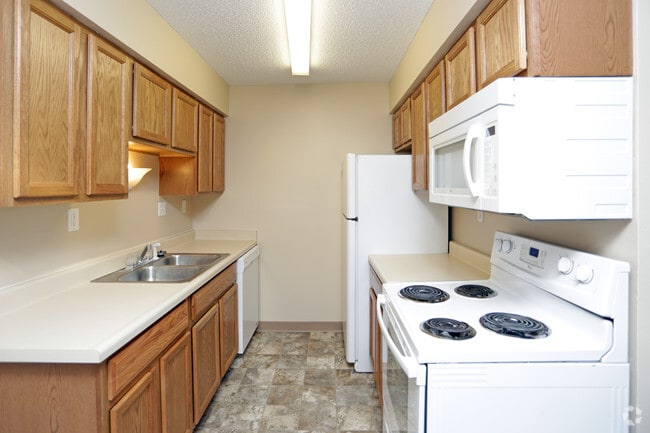 Triangle Village Senior Living Apartments for Rent - Waukee, IA - 3 ...