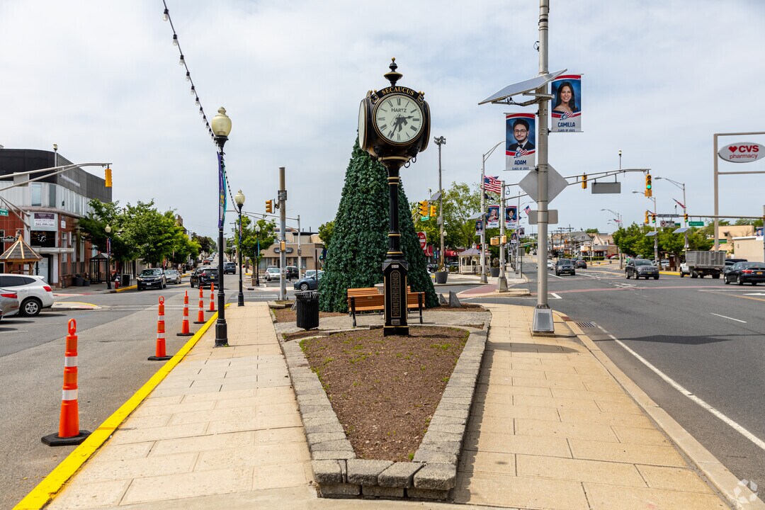 Moving to Secaucus? Cost of Living, Best Neighborhoods & What to Expect ...