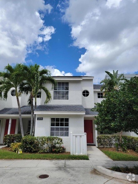 Wellington Lakes Apartments for Rent with a Walk-In Closet - Wellington ...