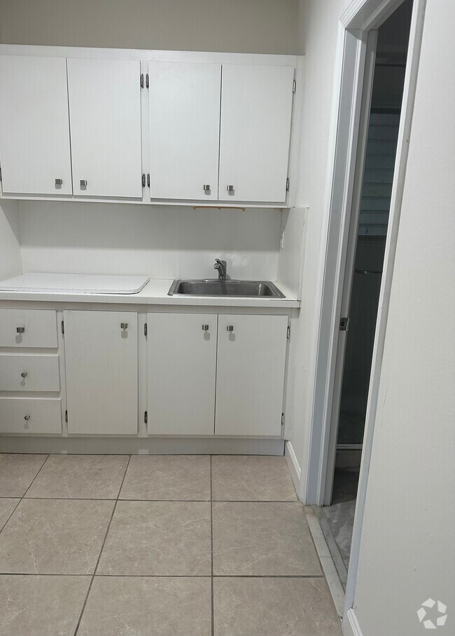 Miami Gateway Apartments for Rent with a Yard - Miami, FL - 1 Rentals ...