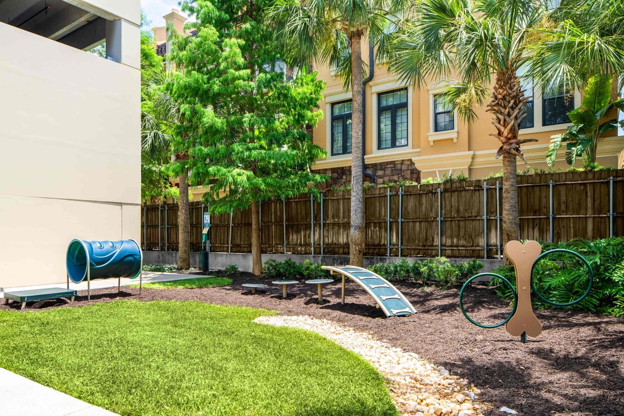 MAA SoHo Square - 712 S Howard Ave Tampa, FL 33606 | Apartments.com