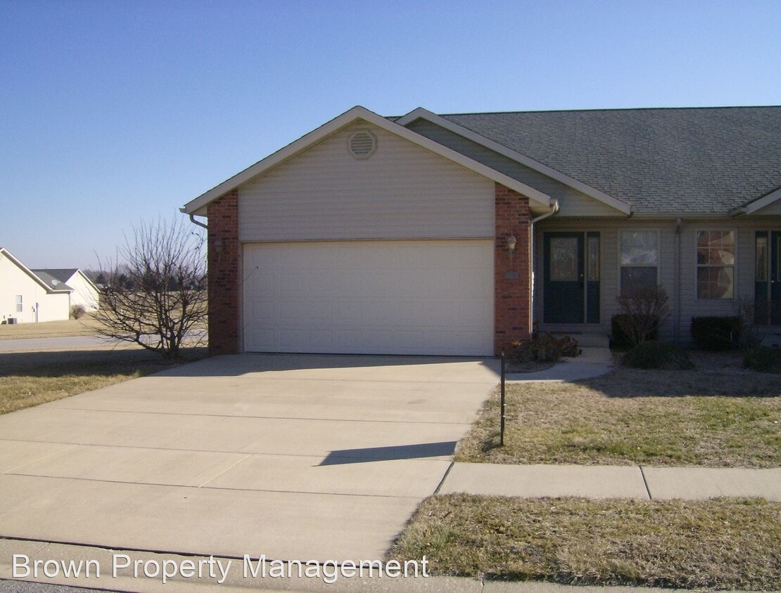 10937 Upland Terrace Dr, Lebanon, IL 62254 - House Rental in Lebanon ...