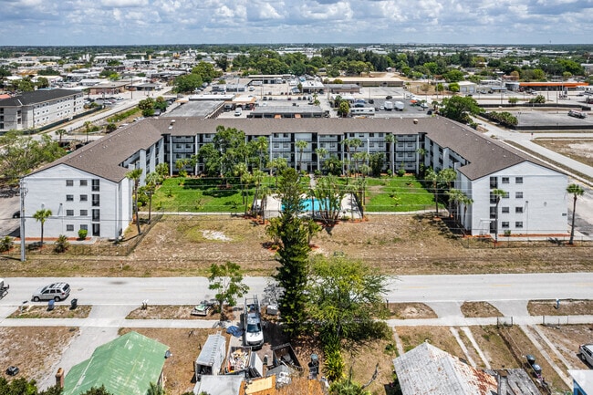 The Meridian at 2825 Apartments - 2811 Central Ave Fort Myers, FL ...