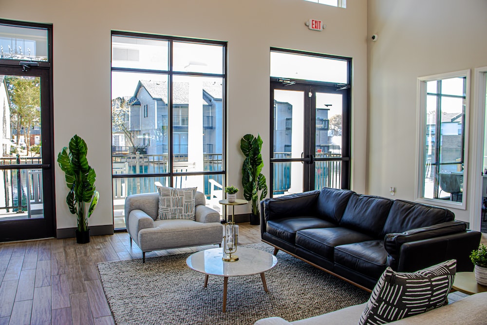The Residences at Lakeview - 2774 S Mendenhall Rd Memphis, TN 38115 ...
