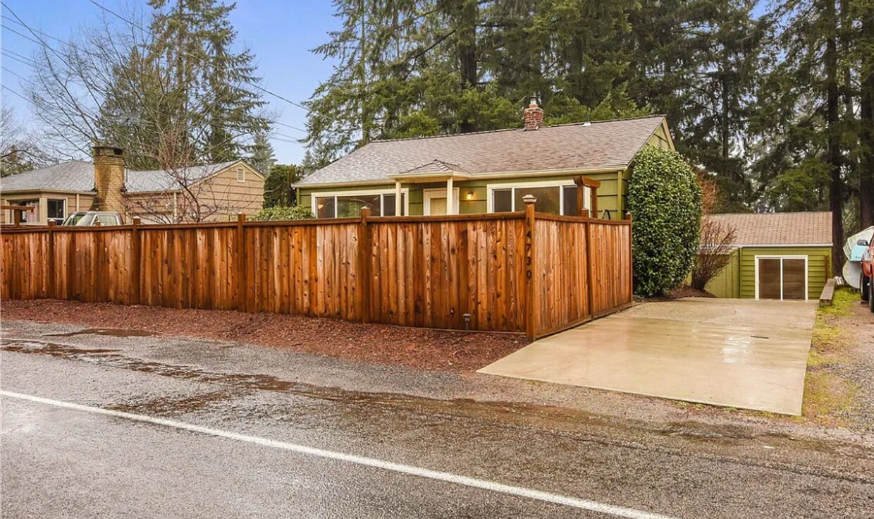 14730 25th Ave NE Unit Main, Shoreline, WA 98155 - Room for Rent in ...