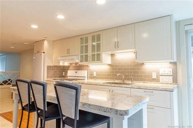 15 Scotch Cap Rd, Waterford, CT 06375 - Room for Rent in Waterford, CT ...