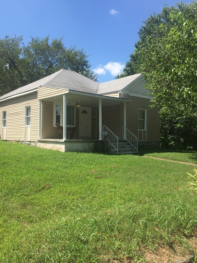 2039 N Robberson Ave, Springfield, MO 65803 - House Rental in ...