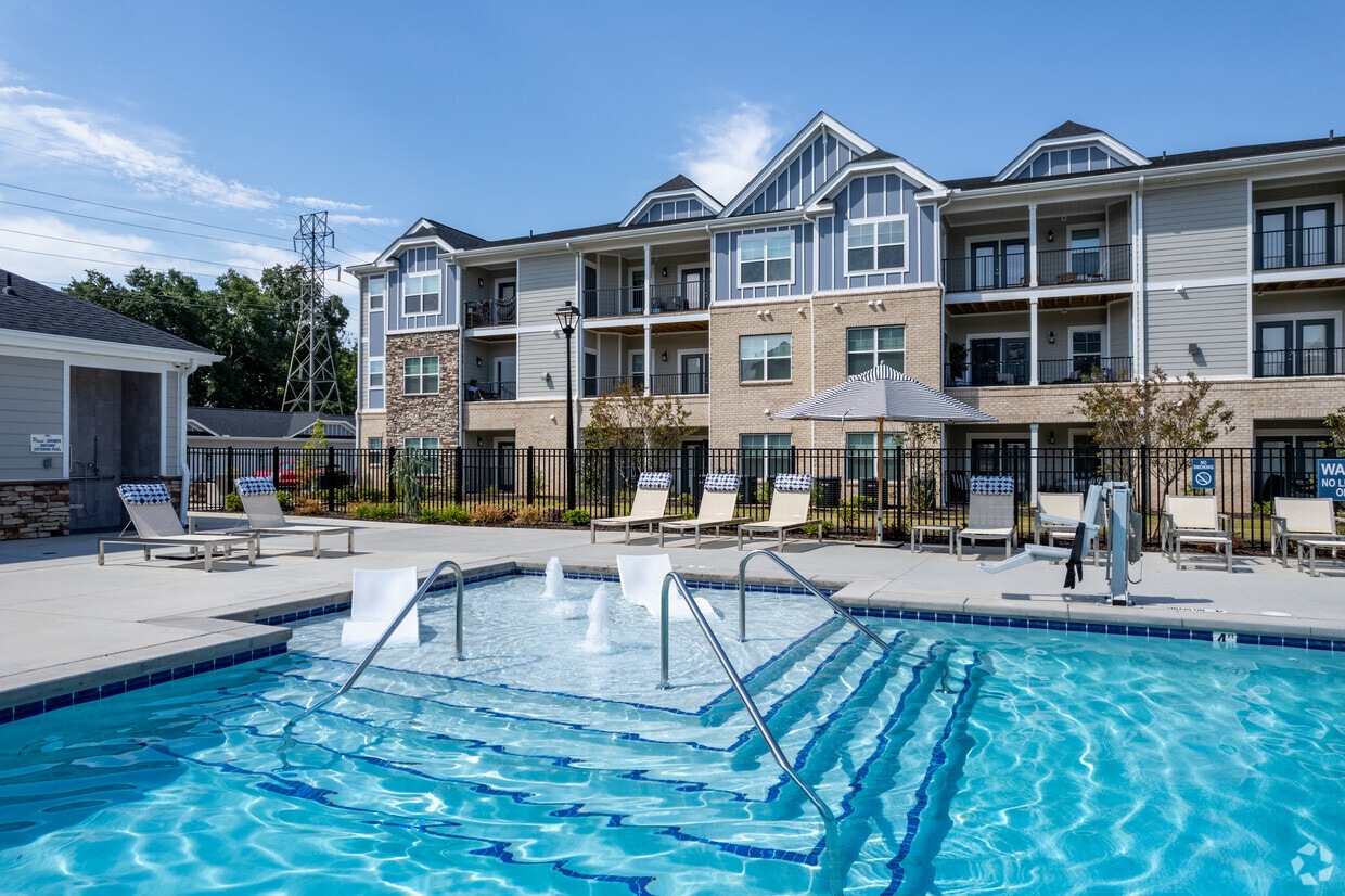 The Retreat Apartments Greensboro