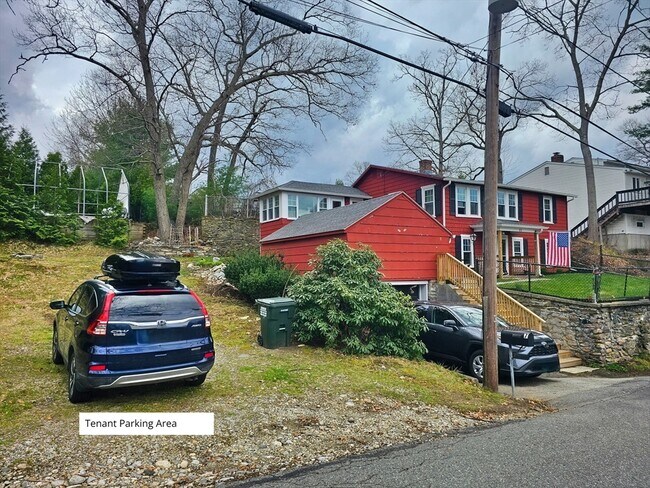 7 Colonial Rd Unit B, Webster, MA 01570 - Room for Rent in Webster, MA ...