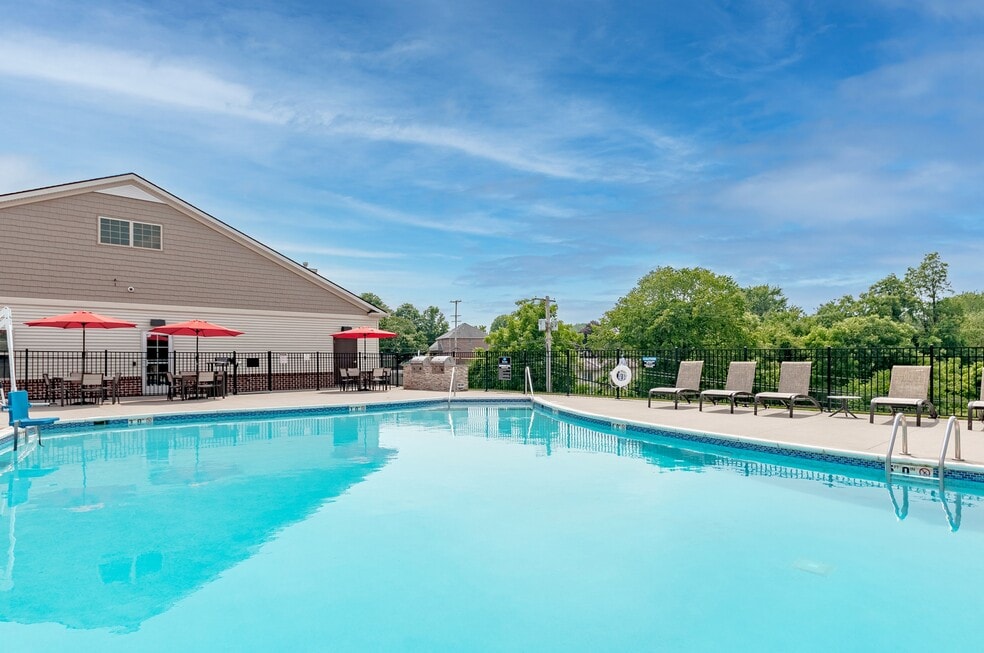 Apartments for Rent with a Swimming Pool Near Raccoon Township PA ...