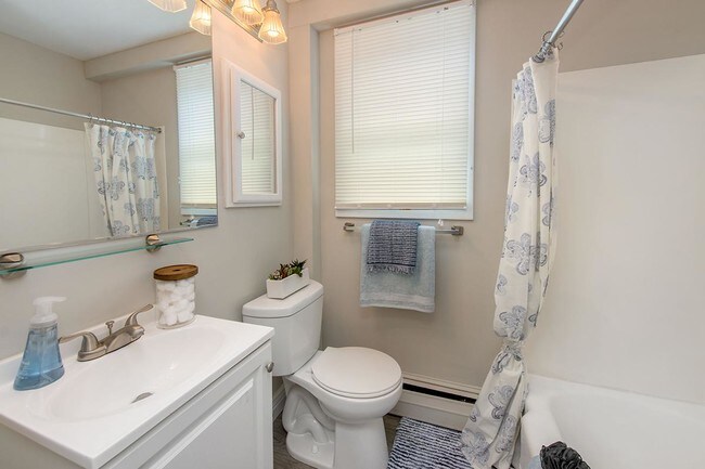 The Courtyards - Apartments in West Springfield, MA | Apartments.com